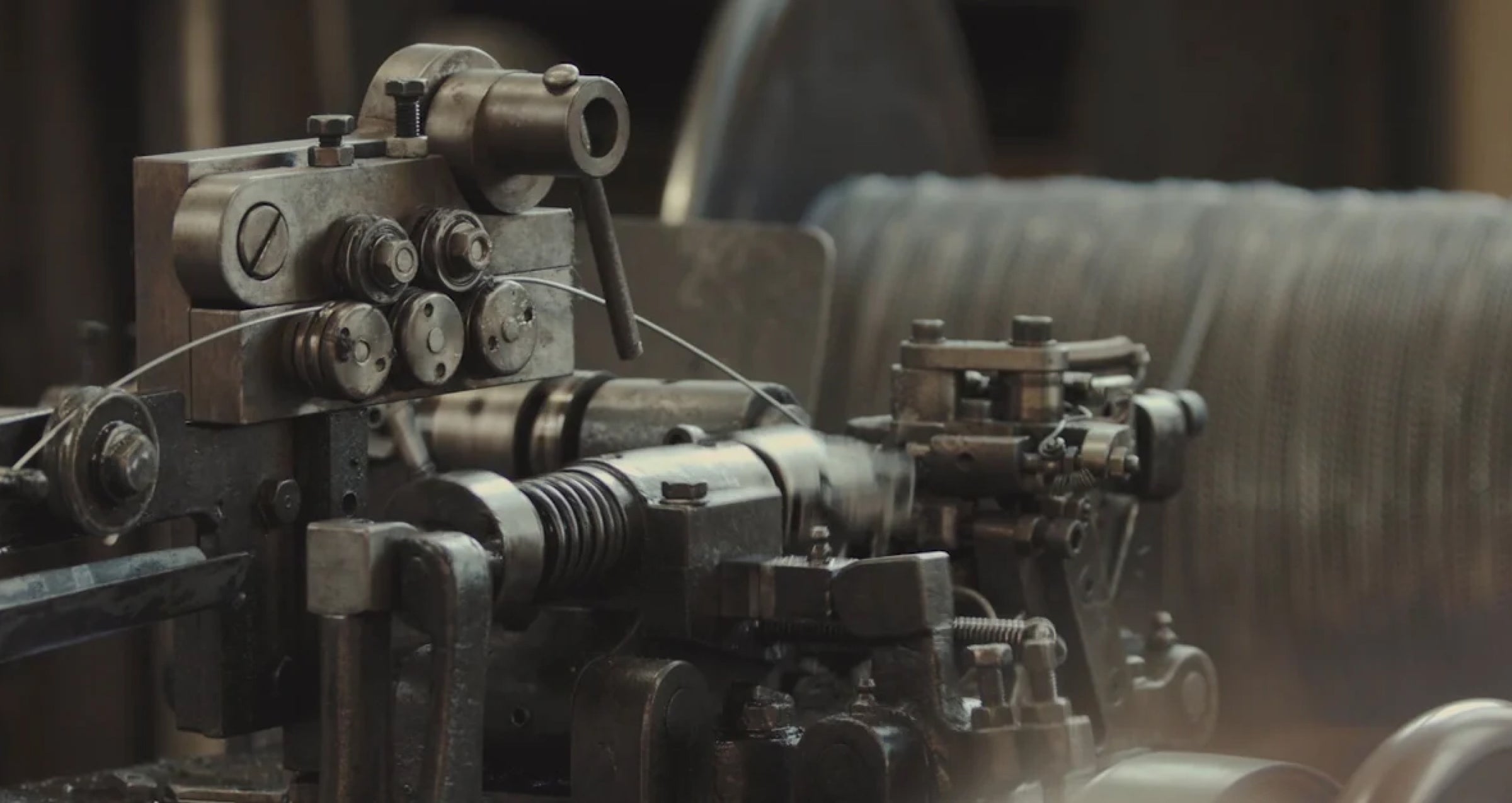 ULTRA-PLUS Training Collar with Center Plate, Assembly Chain, and Swiv